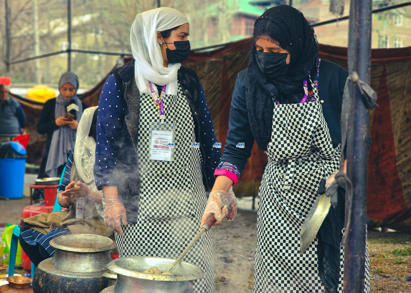 Meet first lady ‘Kashmiri Wazas’ from central Kashmir - The Kashpost